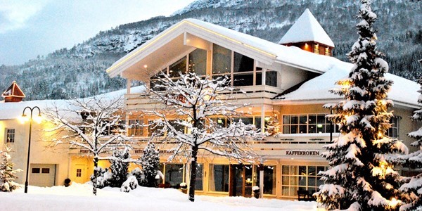 Hotel Loenfjord i Stryn | Eit moderne hotell ved elva i Loen